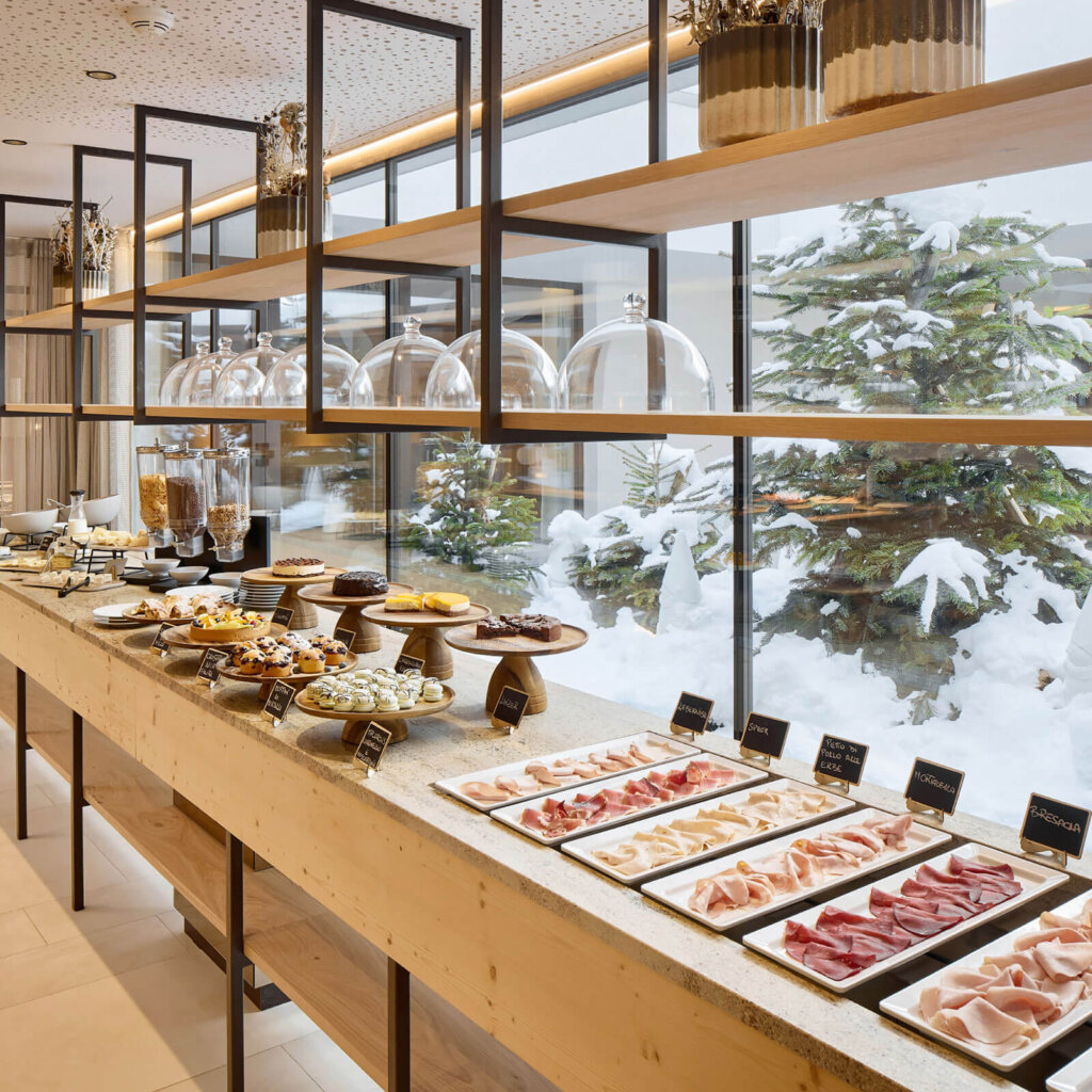 Breakfast and lounge bar • Movi Family Apart Hotel